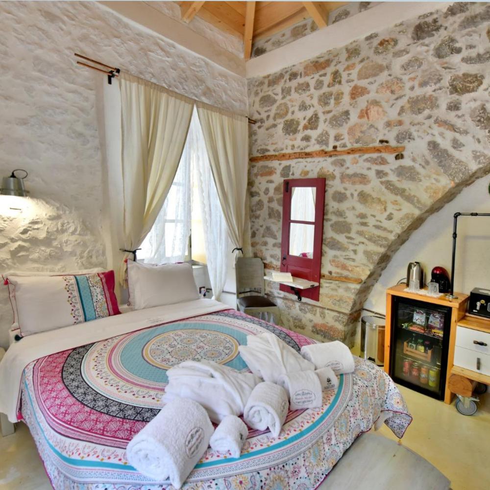 Mastoris Mansion Hotel (Hydra) - Enter and book for 2024
